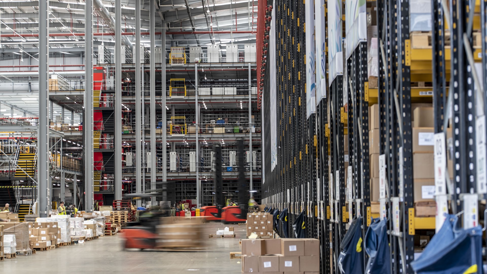 Materialfluss-Beratung I Systemlösungen Intralogistik I Flottenvernetzung I Systemlösungen ...